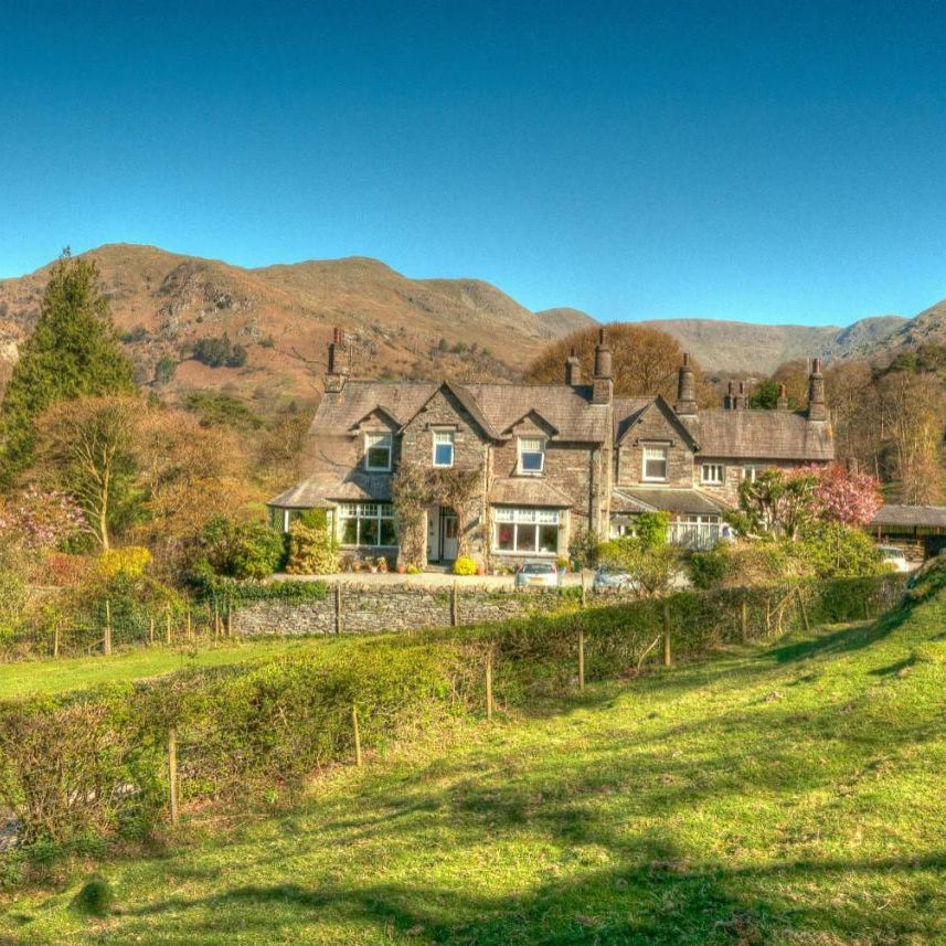 English Country Inn - Smell of Greener Pastures - Pristine USA